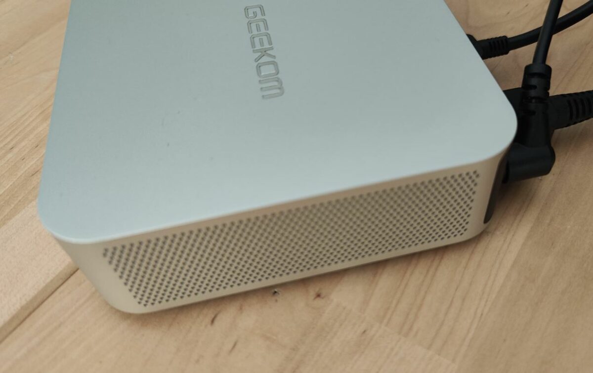 GEEKOM A7, el mini PC que puede con todo, incluyendo Blender y juegos 3D