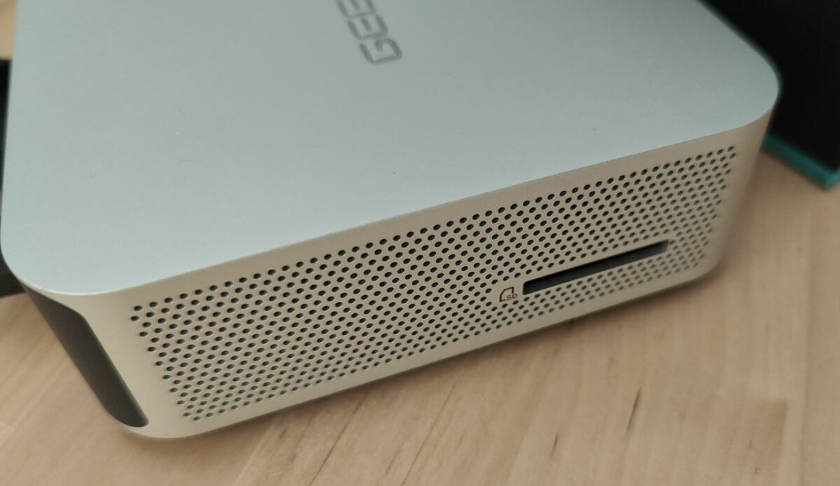 GEEKOM A7, el mini PC que puede con todo, incluyendo Blender y juegos 3D